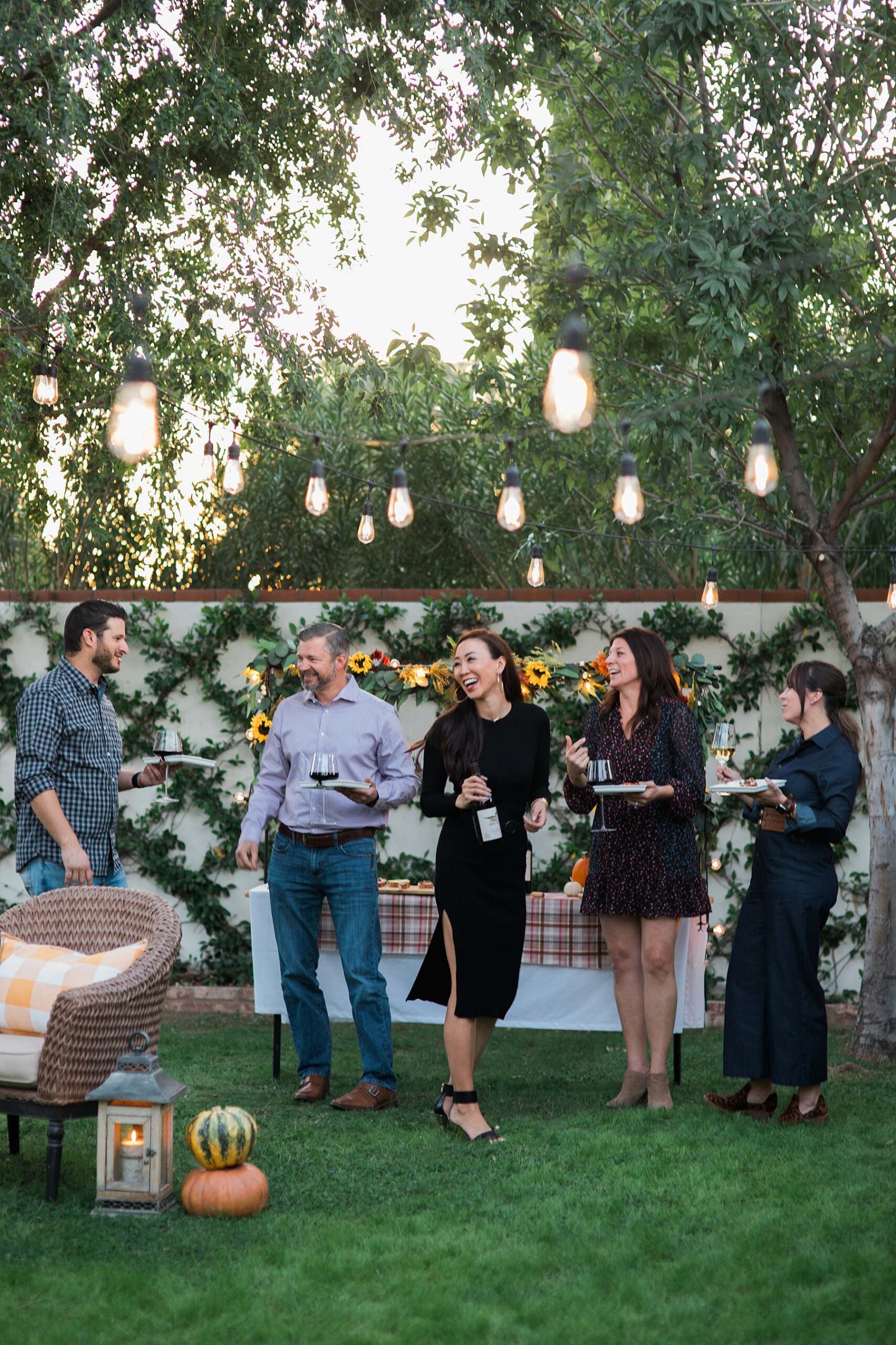 decoy-wine-fall-friendsgiving-party-tablescape-idea-diana-elizabeth ...