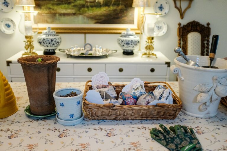 The Prettiest Winter Tradition You’ll Want to Start — A Bulb Planting ...