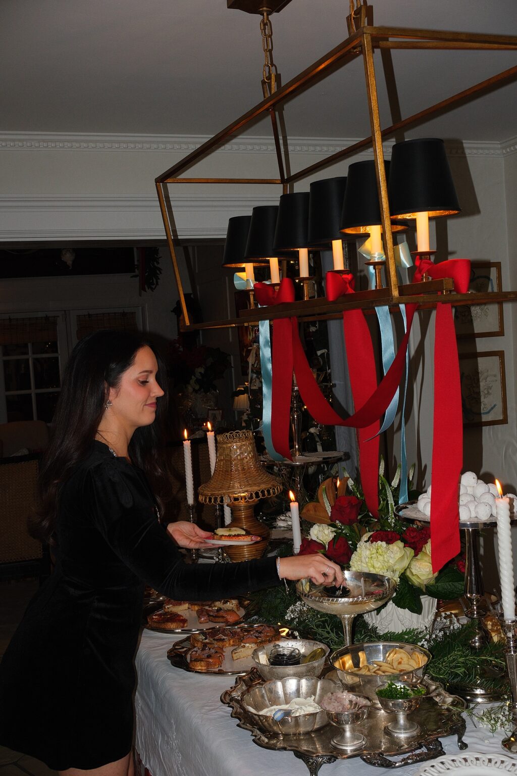 How to Host with Ease: Elevated Christmas Buffet with Festive Details ...
